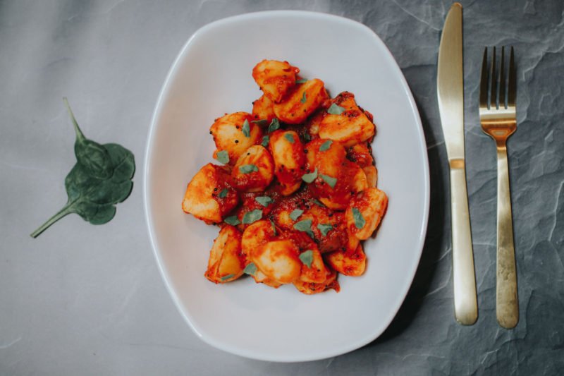 SUPER SIMPLE INDIAN RECIPE FOR LAL ALOO - Hey Simply | Beauty ...